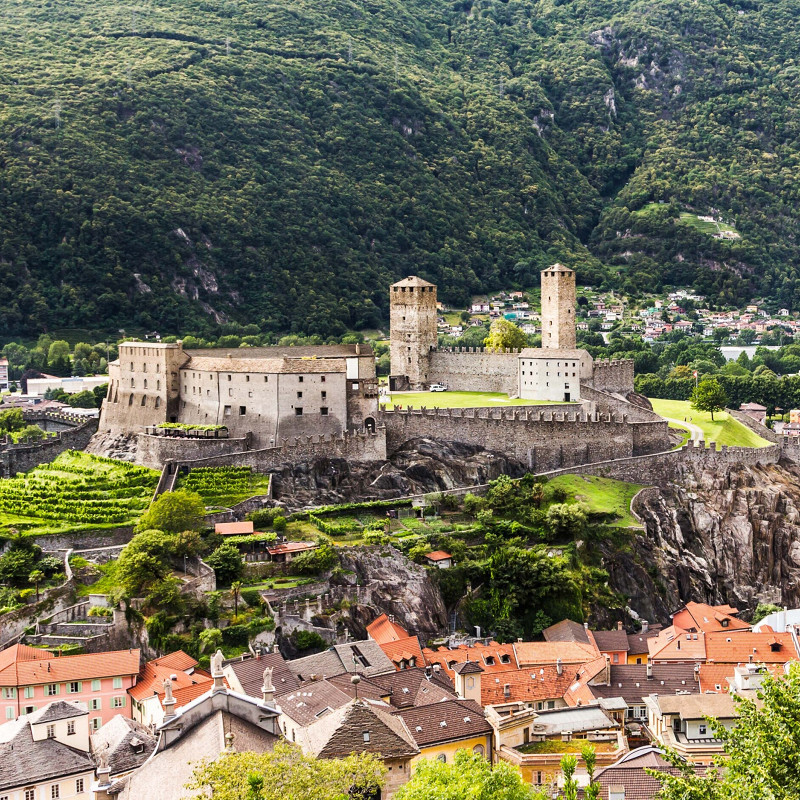 Путеводитель по Беллинцоне — как добраться, где остановиться и что ...